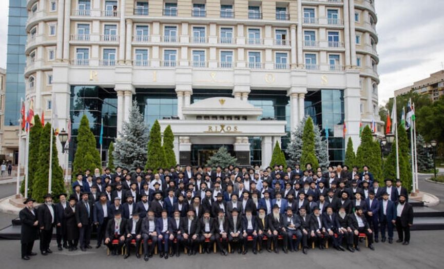 Hahamlar pandemiden sonra toplu fotoğraf çektirdiği için ceza aldı ...